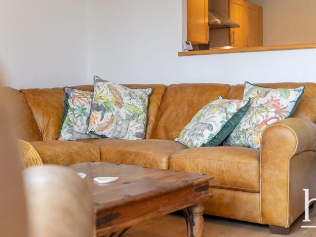 3 bedroom flat for sale