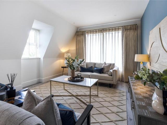 3 bedroom flat for sale