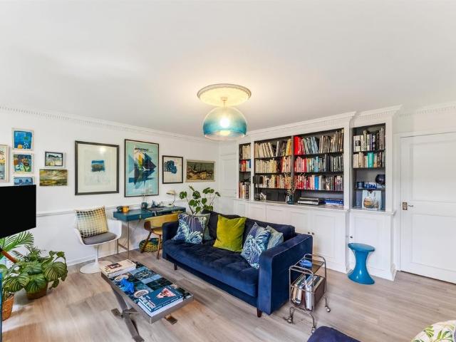 3 bedroom flat for sale