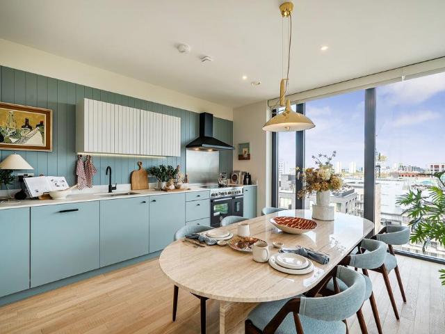 3 bedroom flat for sale