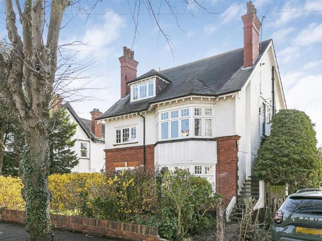 3 bedroom flat for sale