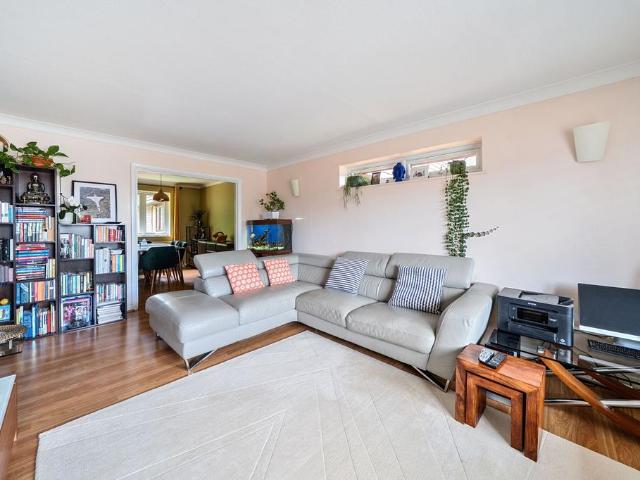 3 bedroom flat for sale