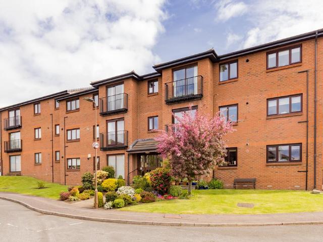 3 bedroom flat for sale