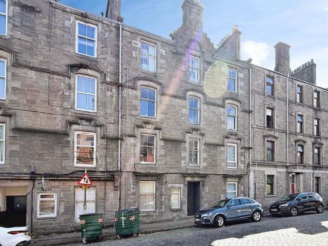 3 bedroom flat for sale