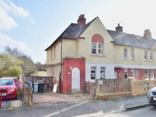 3 bedroom flat for sale
