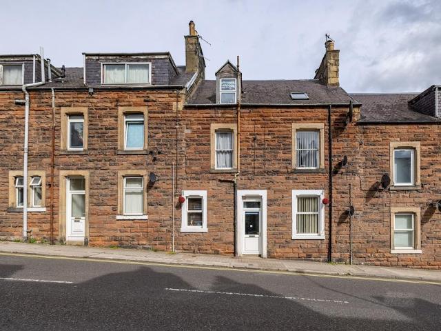 3 bedroom flat for sale