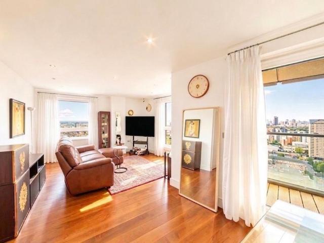 3 bedroom flat for sale