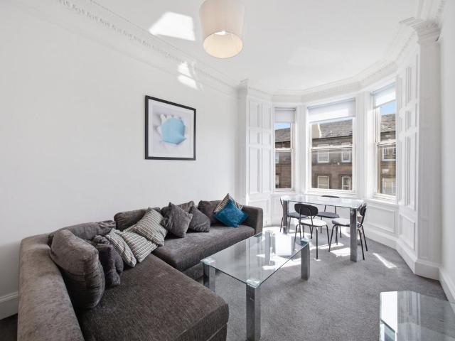 3 bedroom flat for sale