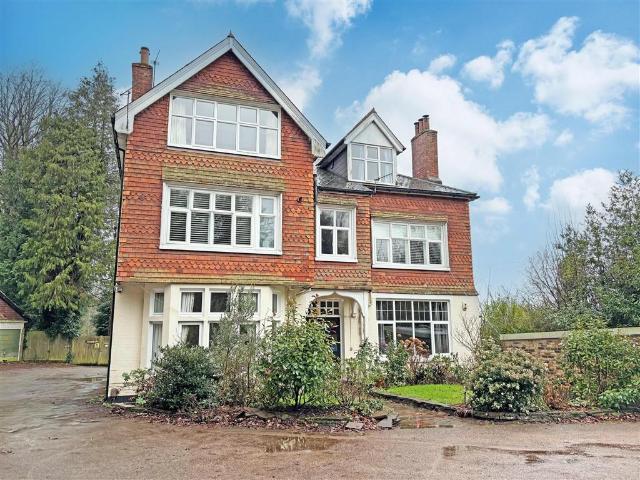 3 bedroom flat for sale