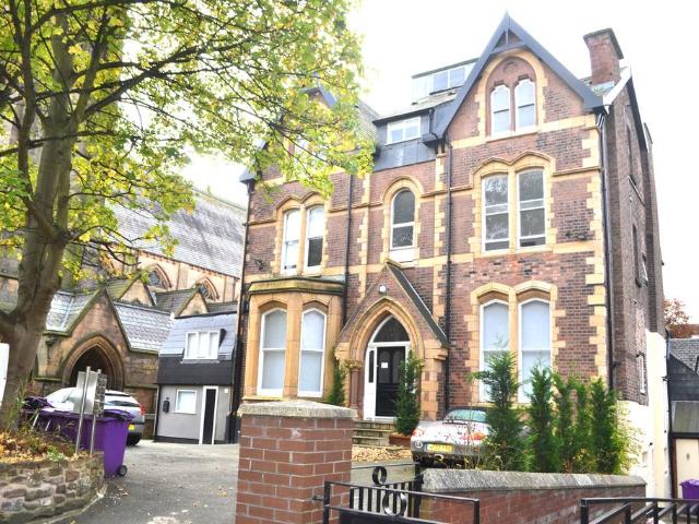 3 bedroom flat for sale