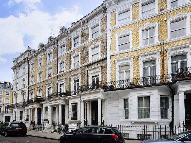 3 bedroom flat for sale