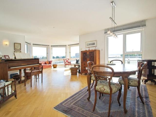 3 bedroom flat for sale