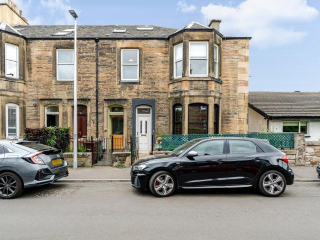 3 bedroom flat for sale
