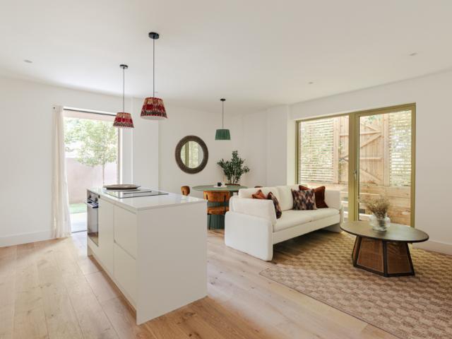 3 bedroom flat for sale