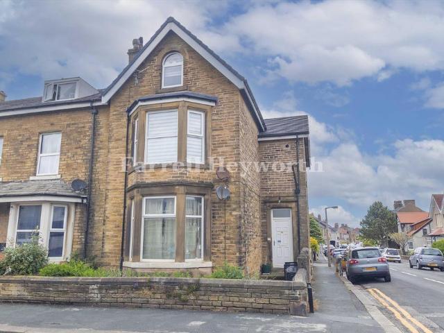 3 bedroom flat for sale