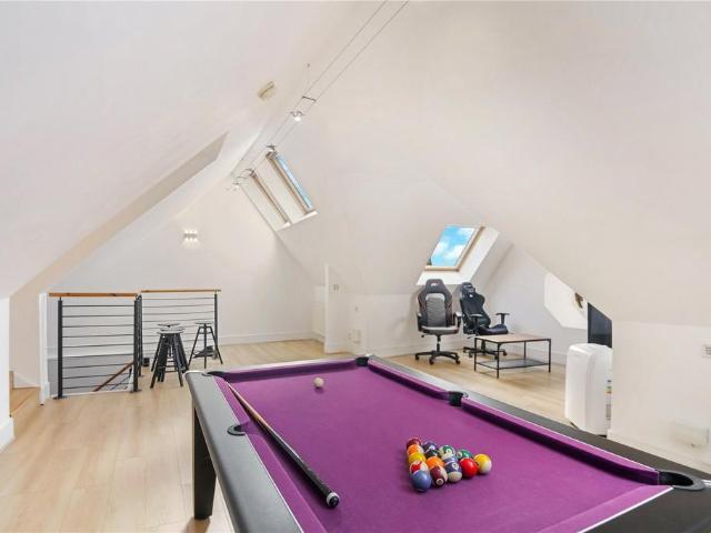 3 bedroom flat for sale