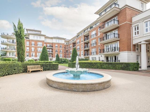3 bedroom flat for sale