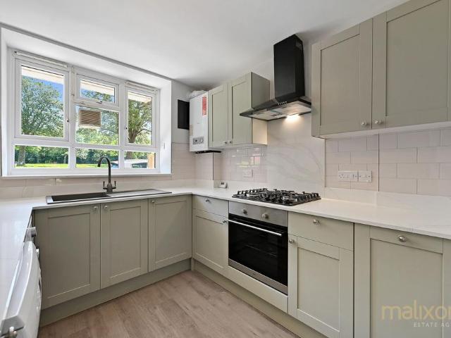 3 bedroom flat for sale