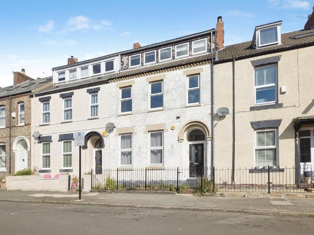 3 bedroom flat for sale