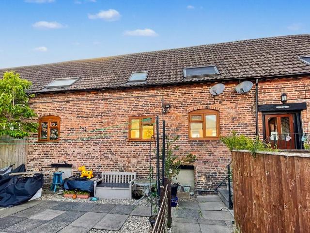 3 bedroom flat for sale
