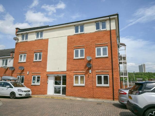 3 bedroom flat for sale