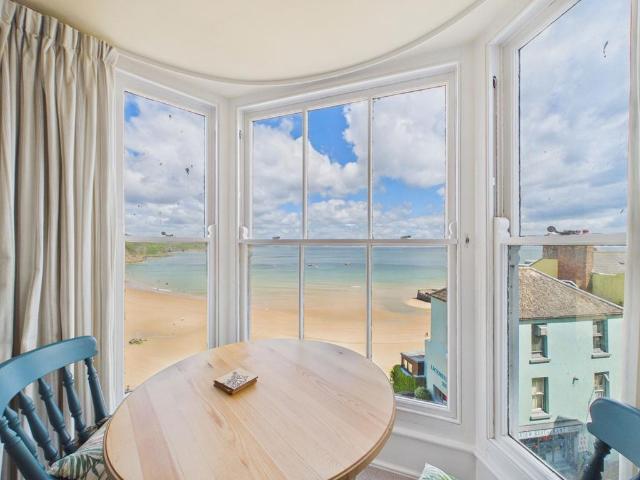 3 bedroom flat for sale