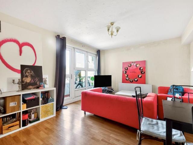 3 bedroom flat for sale