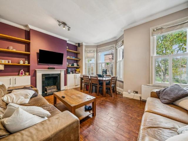 3 bedroom flat for sale