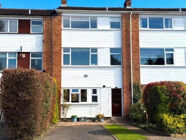 3 bedroom flat for sale