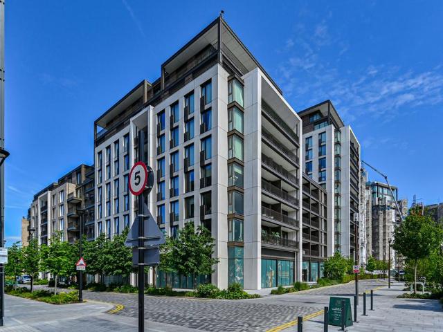 3 bedroom flat for sale