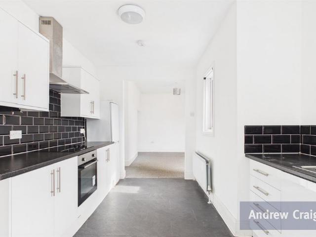3 bedroom flat for sale