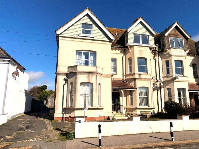 3 bedroom flat for sale