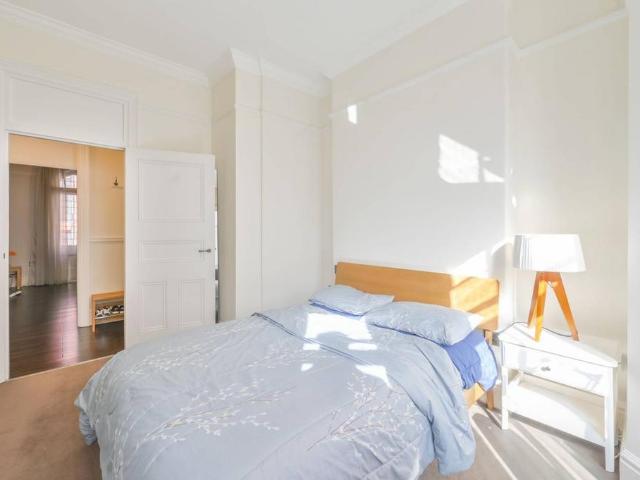 3 bedroom flat for sale