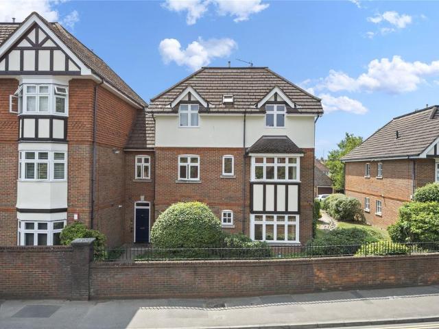 3 bedroom flat for sale