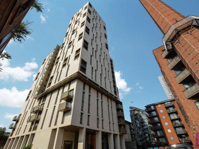 3 bedroom flat for sale