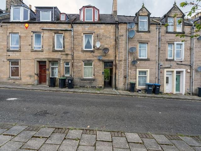 3 bedroom flat for sale