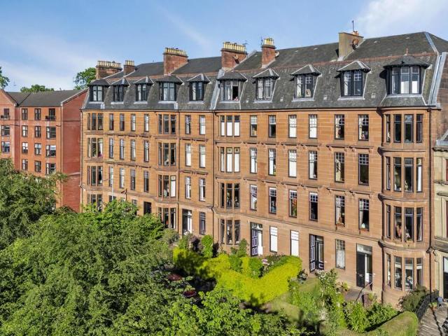 3 bedroom flat for sale