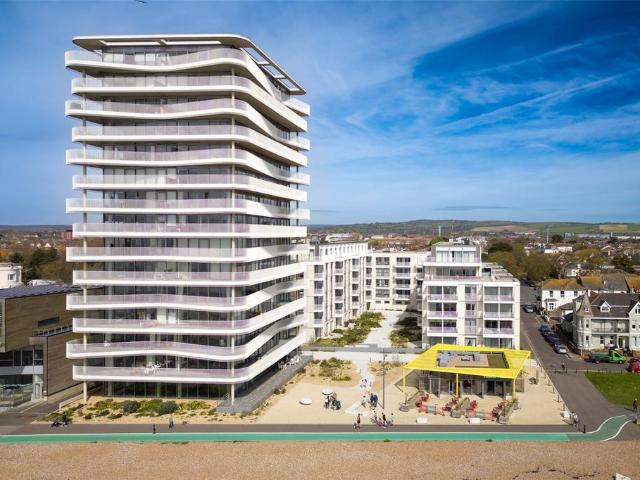 3 bedroom flat for sale