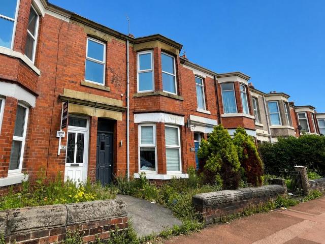 3 bedroom flat for sale