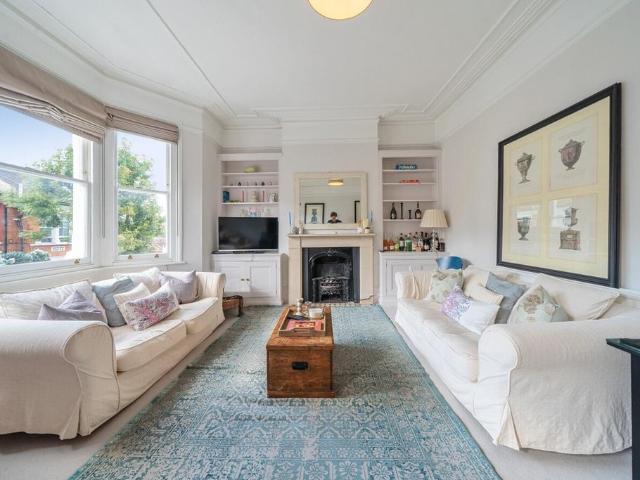 3 bedroom flat for sale