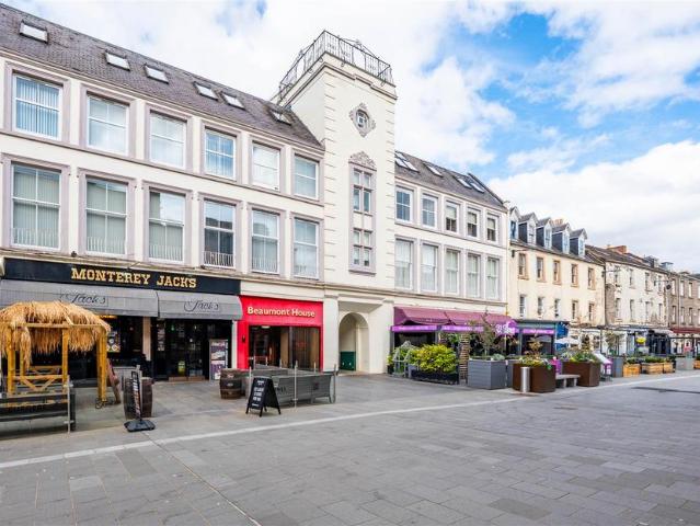 3 bedroom flat for sale