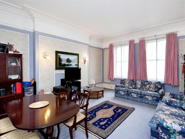 3 bedroom flat for sale