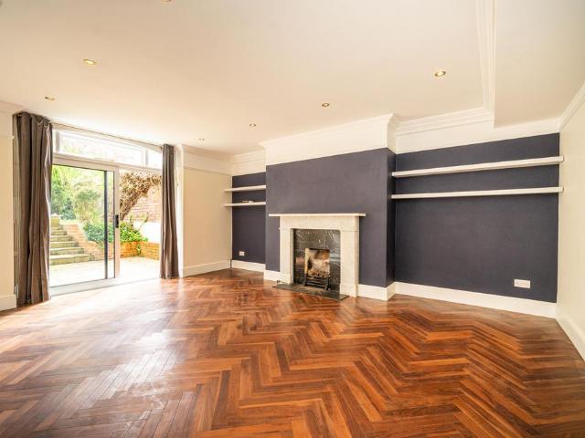 3 bedroom flat for sale