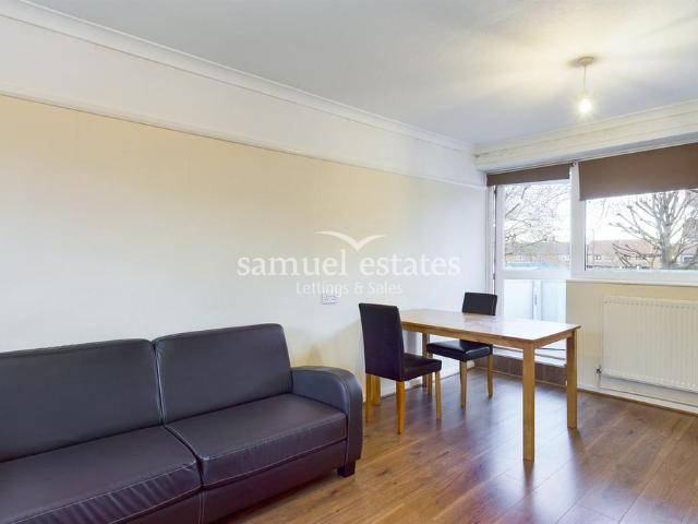 3 bedroom flat for sale