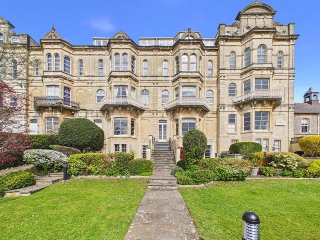 3 bedroom flat for sale