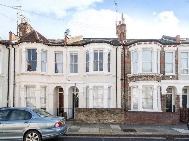 3 bedroom flat for sale