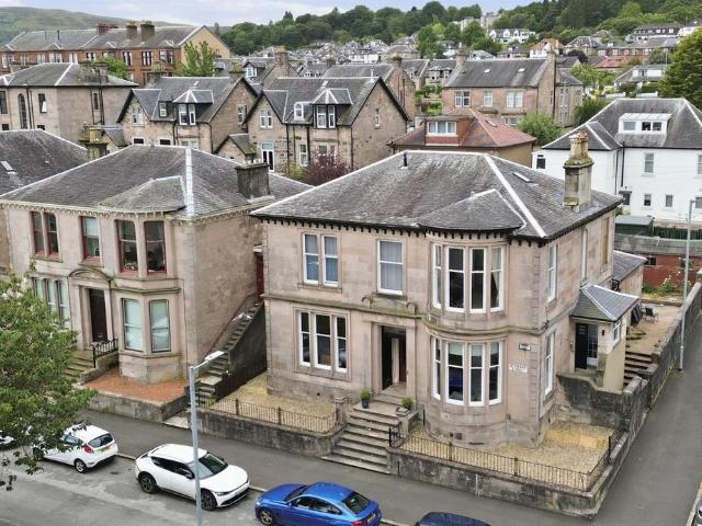 3 bedroom flat for sale