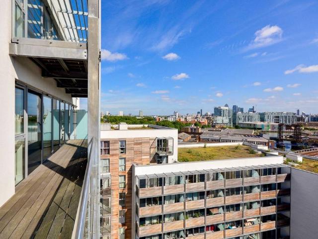 3 bedroom flat for sale
