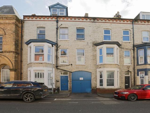 3 bedroom flat for sale
