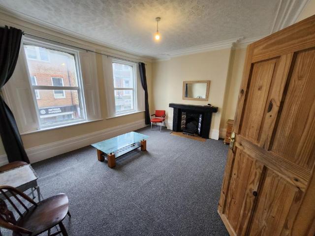 3 bedroom flat for sale
